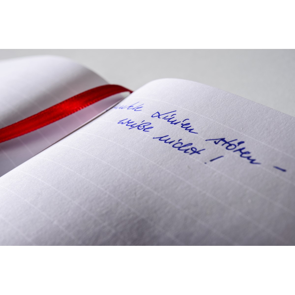 Avery Zweckform 7028 Hardcover Notizbuch, A4, liniert, gebunden